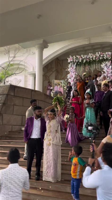 Amda Page ඇම්ඩා නංගිගෙ වෙඩින් එක දවසේ අක්කා ස්ප්‍රයිස් 💝💘 😍😍 Copied Sirisoma ️ Instagram