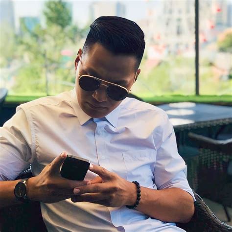 Н Миний бодлоор амжилт гэдэг зүйл эд хөрөнгөөр бус харин эргэн тойрны хүмүүсийн чамайг үнэлэх