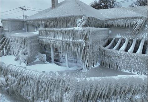 Последиците од смртоносната циклонска бомба во САД низ фотографии