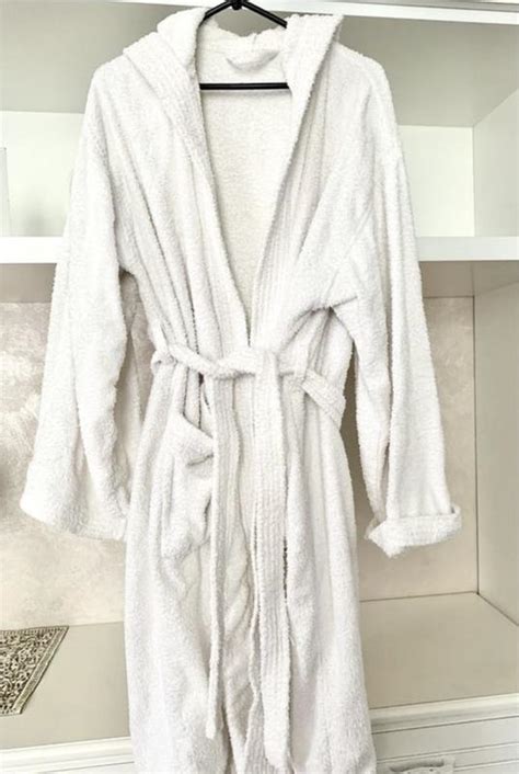 Білий махровий халат з капюшоном — ціна 153 грн у каталозі Халати Купити жіночі речі за