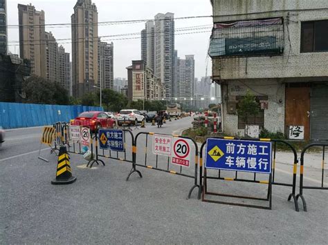 前方修路请绕行 前方施工请绕行 前方施工敬请绕行 第6页 大山谷图库