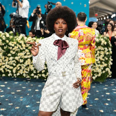 Doja Cat Wore 30000 Red Swarovski Crystals At Schiaparellis Show