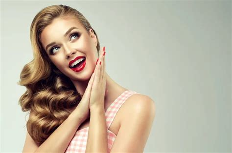 ⬇ Скачать картинки Эмоции девушки стоковые фото Эмоции девушки в хорошем качестве Depositphotos