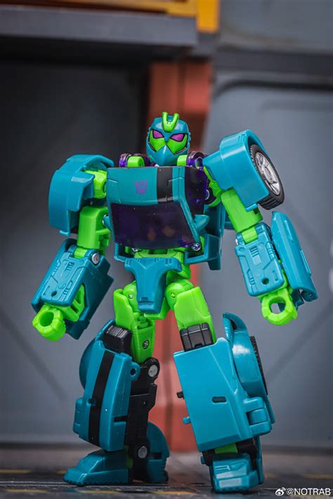 Age Of The Primes Deluxe Animated Fugitive Waspinator In Hand Images Transformers News Tfw2005