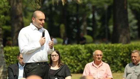 ახალგაზრდები თვითრეალიზებისთვის საქართველოდან არ უნდა მიდიოდნენ მამუკა ბახტაძე მედიაცენტრი