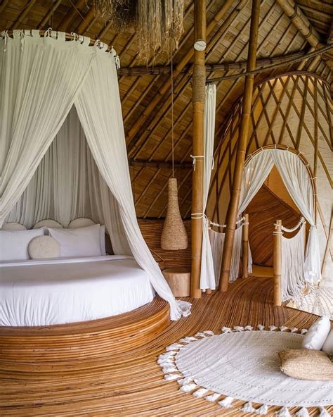 20 Canopy Beds Were Welcoming Back As A Trend