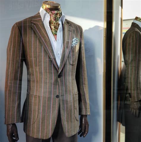 Dcl 1969 2018 Ss 트렌드는 복고풍 스트라이프 입니다 스트라이프 간 간격이 넓거나 스트라이프 선 안에 여러가지 색이 배합되어있는 특징들이 있습니다