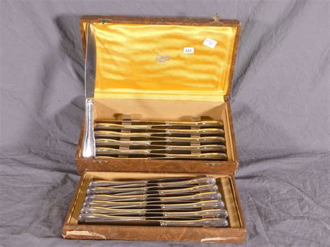 Coffret De 12 Couteaux De Table Et 12 Couteaux à Fromage En Métal Argenté La Spatule Soulignée
