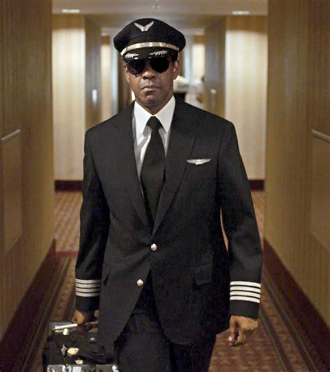 ‘flight Stars Denzel Washington As An Alcoholic Pilot The New York Times