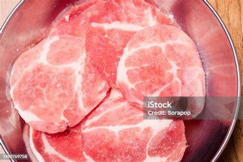 한국 전통 스타일의 신선한 돼지 고기 쇠고기 배꼽 바베큐 등심 스테이크에 대한 스톡 사진 및 기타 이미지 등심 스테이크 소고기 0명 Istock