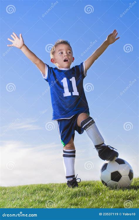 Junges Jungenfußballspielerfeiern Stockbild Bild Von Ekstatisch Horizontal 23537119