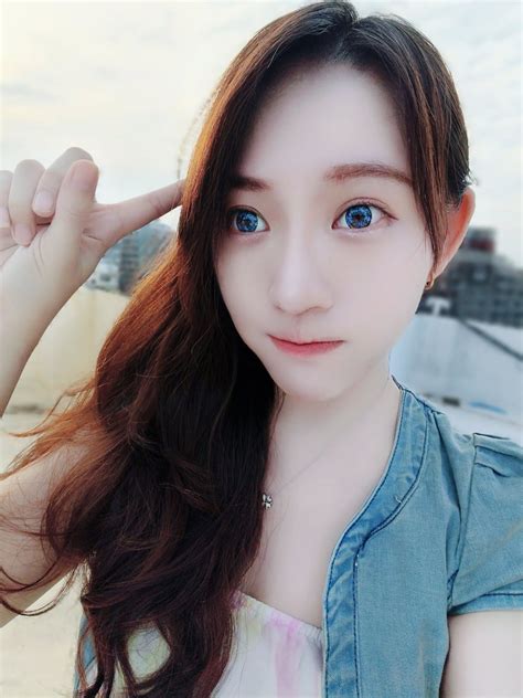 有個男生朋友，我其實有時候很不想理他 因為他超級沒自信 總要他不要想太多 很多事可以往好的地方想 他喜歡聽好聽話，結果就是常被騙 明明知道是