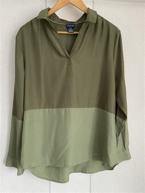 Красива оливкова блузка — ціна 300 грн у каталозі Блузи Купити жіночі речі за доступною ціною на