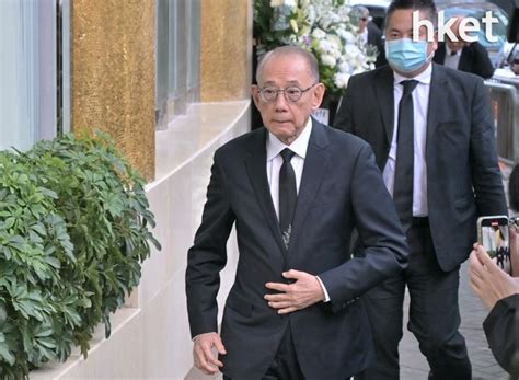 呂志和喪禮｜呂志和香港殯儀館舉殯 909個花牌遍布靈堂及英皇道 何厚鏵、林鄭月娥等4名前特首扶靈