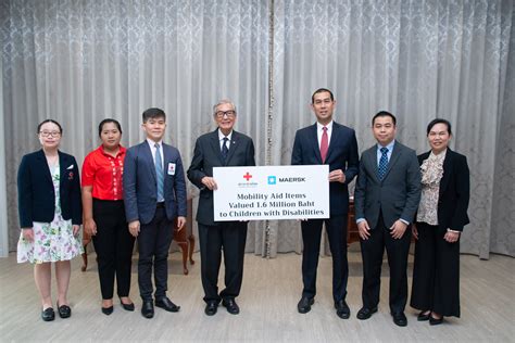 การส่งมอบอุปกรณ์ช่วยการเคลื่อนไหวจากต่างประเทศให้กับเด็กพิการในไทย เว็บไซต์สภากาชาดไทย ภาษาไทย