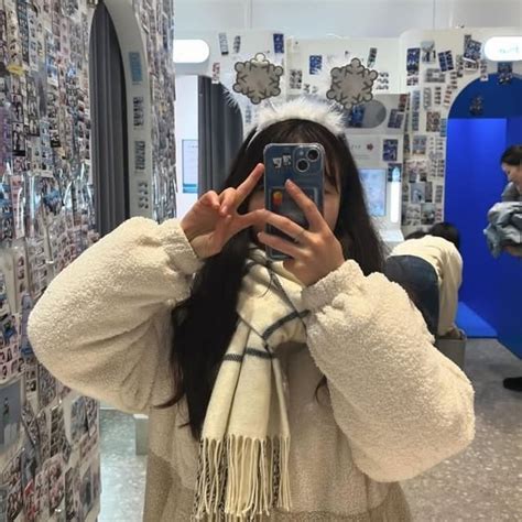 Хүн хаанаас эхлээд бурууддаг гээч Хүлээхээрээ Надад тийм зүйл хийж өгөх болов уу Хамт байхын