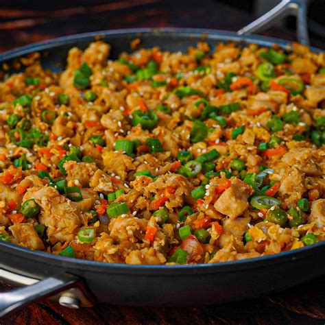 326 Cal Cauliflower Chicken Fried Rice The Flexible Dieting Lifestyle