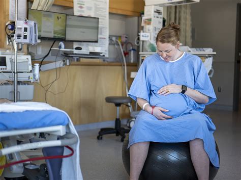 What Are Birthing Balls And Peanut Balls And Do They Make Labor Easier Jefferson Health