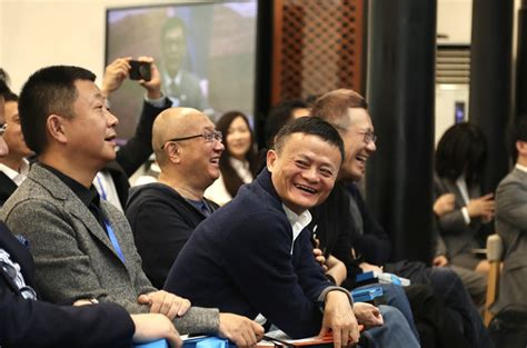蔡崇信、马云接连发声：阿里到底怎么了？百科ta说