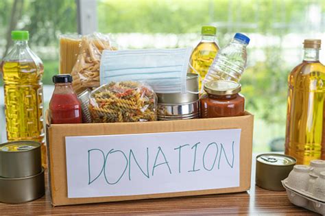 기부 보관 및 배달을위한 식품 골판지 상자에 다양한 음식 파스타 식도유 및 통조림 식품 0명에 대한 스톡 사진 및 기타 이미지