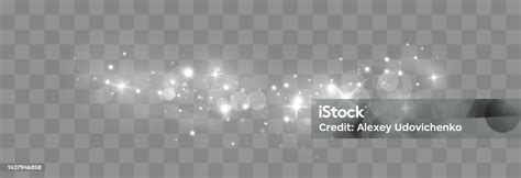 마법의 가벼운 먼지 먼지가 많은 빛 날아 다니는 빛의 입자 크리스마스 조명 효과 요정 먼지의 반짝이는 입자가 빛납니다 투명에 격리된 벡터 그림 광학 작용에 대한 스톡 벡터