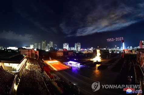북한 전승절 70주년 야간 열병식 개최 연합뉴스