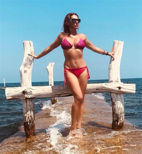 Sabrina Salerno Reveals Awesome Sexy Body On Cam Photos