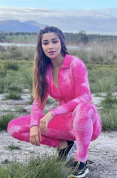 Nyra Banerjee Rsupermodelindia