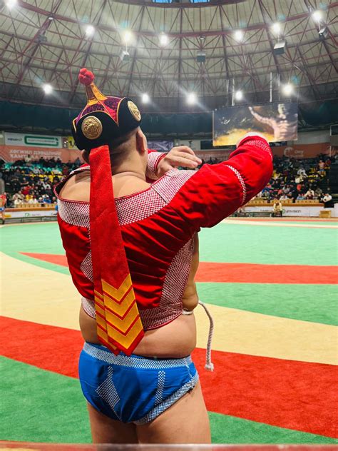 Орхонбаяр Дархан аварга Н Батсуурьт гавьяат тамирчин цол олгохоор ярилцаж байна гэнээ