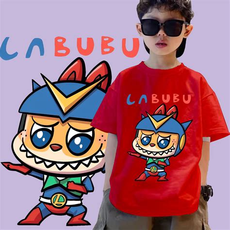 2024 แฟชั่นน่ารักการ์ตูนกราฟิกผ้านุ่มฤดูร้อนสวมใส่ Labubu Labu Boo Pop Mart เสื้อยืดเด็ก