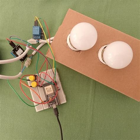 Light Up Two Lamps Connected To Esp32 Using The Push Buttons