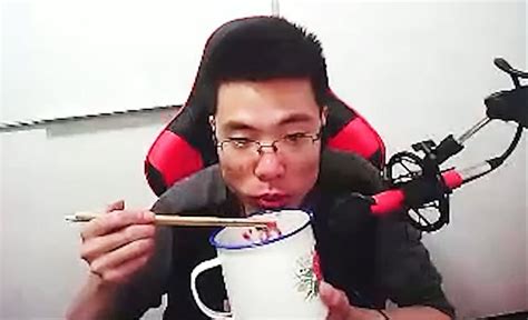 司马缸吃饭是真的香，看馋直播间观众 艺术家阿克曼 艺术家阿克曼 哔哩哔哩视频