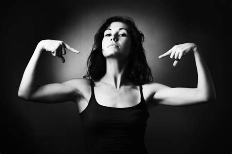 صور بنات تثق في نفسها لقطات رائعه للفتاة الي كلها ثقه اروع روعه