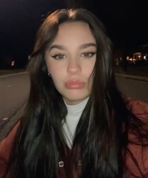 Im A Hot Server And Have The Best Apron Tying Trick Its An Instant