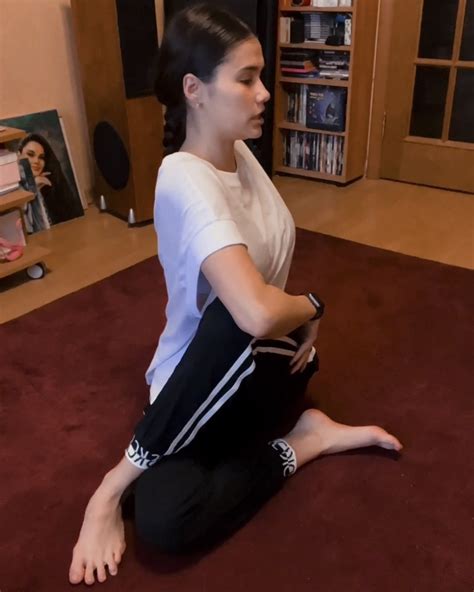 4 упражнения на растяжку ягодичных мышц — Александра Корчагина на