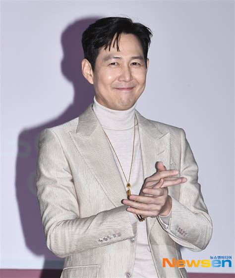 아티스트유나이티드 주가 ‘오겜2 효과로 급등했다 이정재 매각에 하락