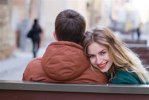 7 неща които прави само тази жена която искрено обича своя мъж Happy Woman