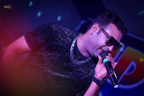 𝚂𝙸𝙽𝙶 𝚆𝙸𝚃𝙷 𝙳𝙴𝚅𝚁𝙰𝙹 Kolkata