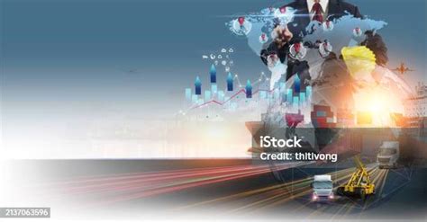 스마트 기술 물류 개념 사업가 터치 가상 화면 세계지도 및 글로벌 물류 네트워크 분포 분석 항공화물 운송 철도 운송 및 해상 운송 0명에 대한 스톡 사진 및 기타 이미지