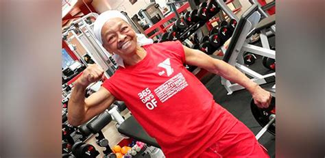 Bodybuilding Oma 82 Prügelt Einbrecher Nieder Welt Heuteat
