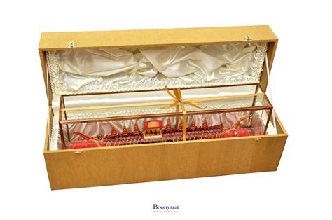 เรือพระที่นั่งจำลอง สุพรรณหงส์ ขนาดตัวเรือยาว 60 ซ ม ฿28 000 00 ของที่ระลึก ของชำร่วย