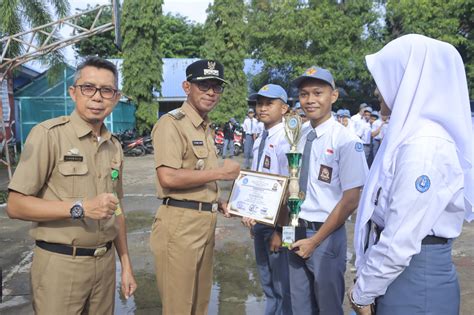 Pimpin Upacara Di Sma 3 Takalar Pj Bupati Menekankan Generasi Muda Harus Menjadi Pemain Di
