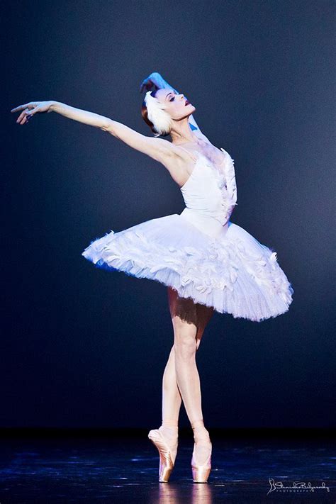 더쿠 러시아가 자랑하는 2명의 프리마 발레리나 로파트키나 Vs 자하로바의 오데뜨 바리에이션youtube