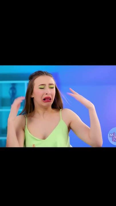 Dívka V Zeleném Pije Tabasco A Pije Mléko Youtube