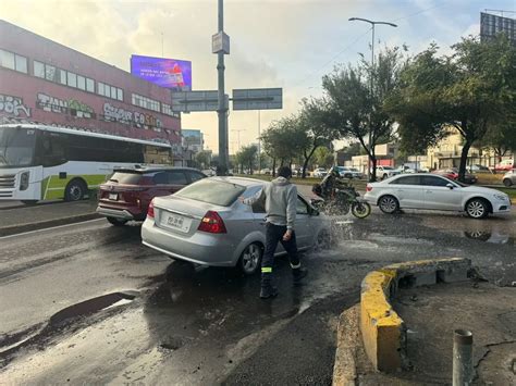 Enorme Bache Provoca Daños En Varios Vehículos En Gam Posta México