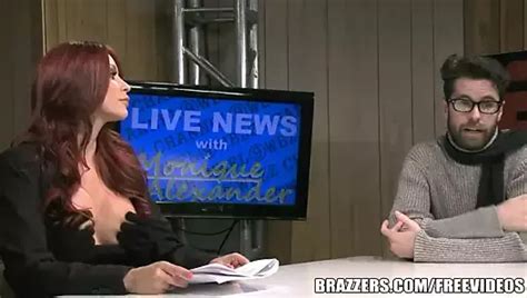 女同 Monique Alexander 和 银色 穿戴式假阳具 Xhamster