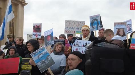 Акция солидарности с Алексеем Навальным в Париже