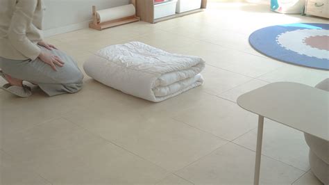 좁은 옷장 3배 넓게 쓰는 틈새 수납 정리 꿀팁