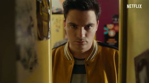 Felipe Neto Invadiu Moordale Pra Distribuir Umas Hqs De Sex Education Netflix Brasil Aumanack