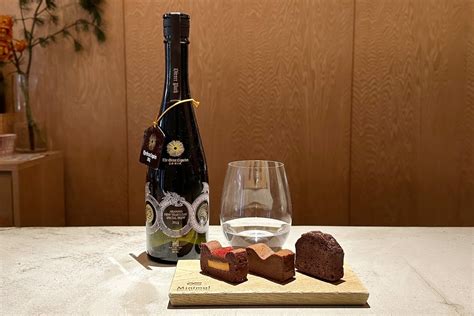 新政酒造の新年限定の特別な日本酒「新年純米しぼりたて」を Minimal The Baking 代々木上原の1月夜営業「ヨルミニマル」にて数量